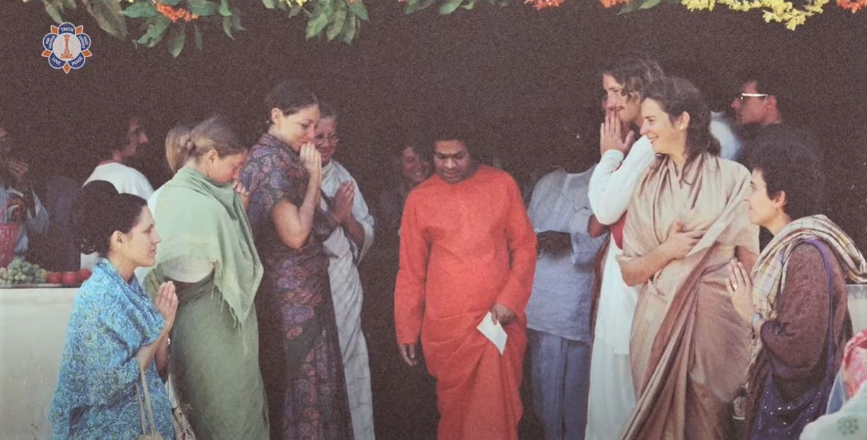 Early Western devotees of Sathya Sai Baba from the 1970s to the 1980s – Ashrams of India